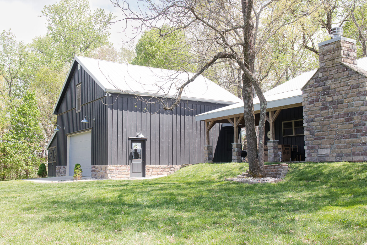 Black Barndominium | Amelia Lawrence Style