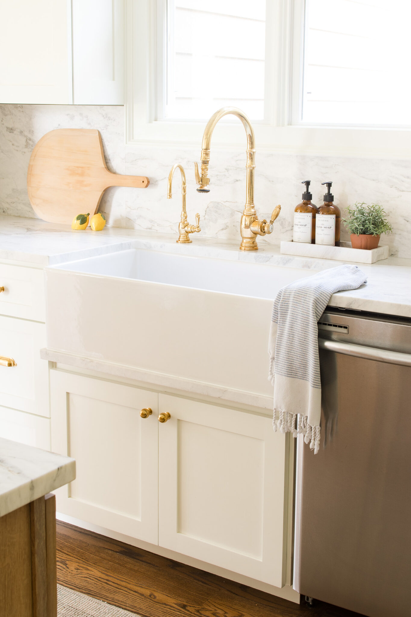 Fireclay Sink - Everything You Need to Know | Amelia Lawrence
