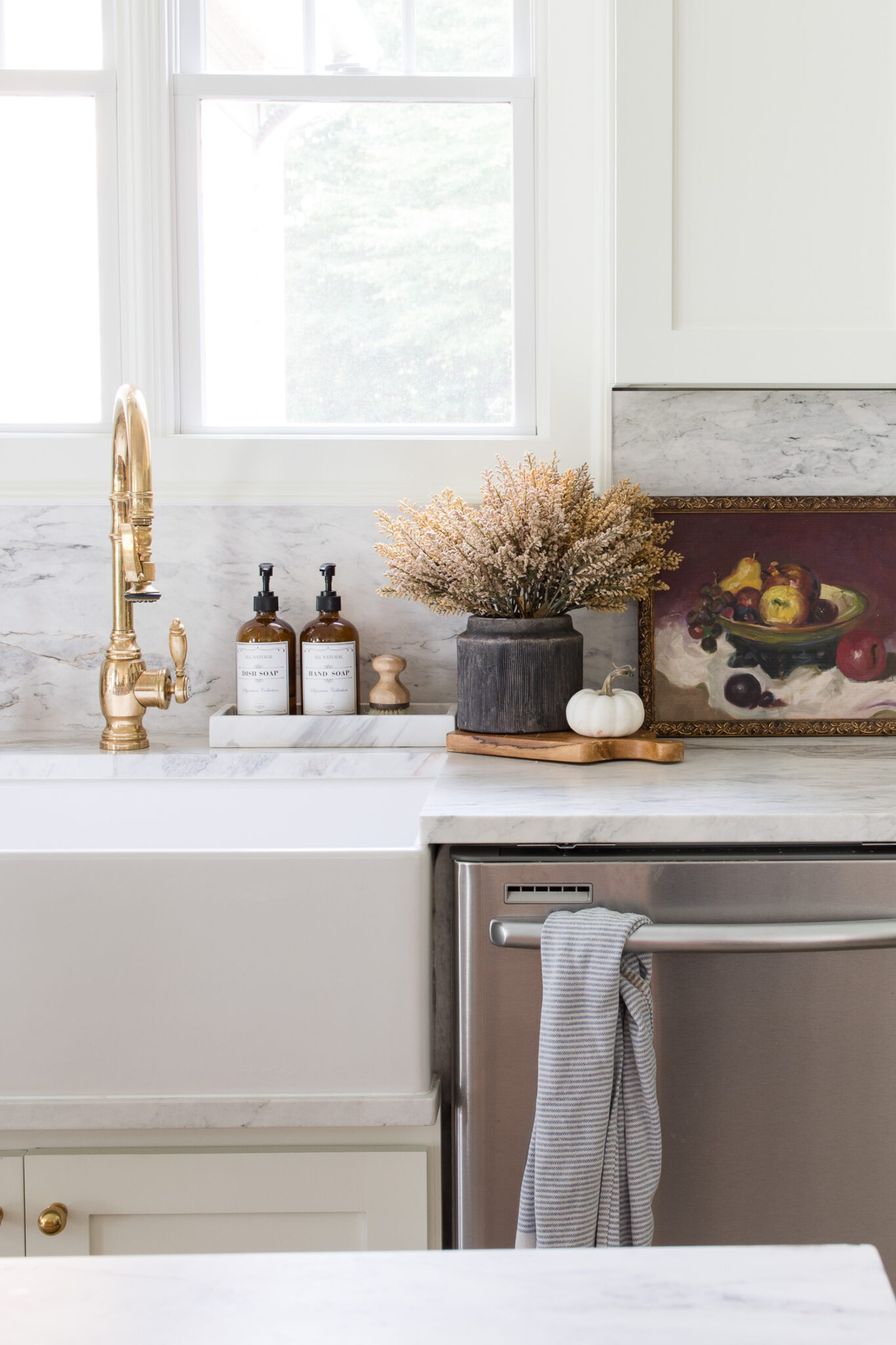 Simple Fall Decor - Amelia Lawrence Style