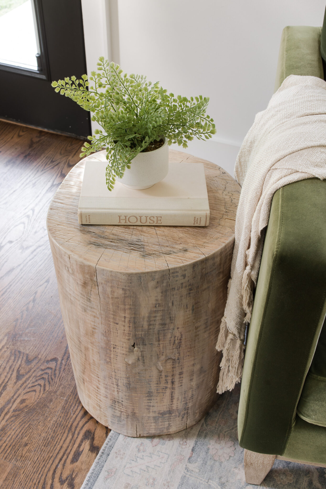 How to Make a Tree Stump Table | Amelia Lawrence